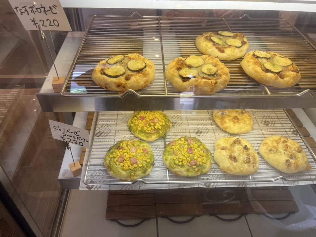 【町田市】シンプルなパンがおいしい！ 鶴川の住宅街に小さなパン屋さん「KURAPAN」がオープンしました | 号外NET 町田市